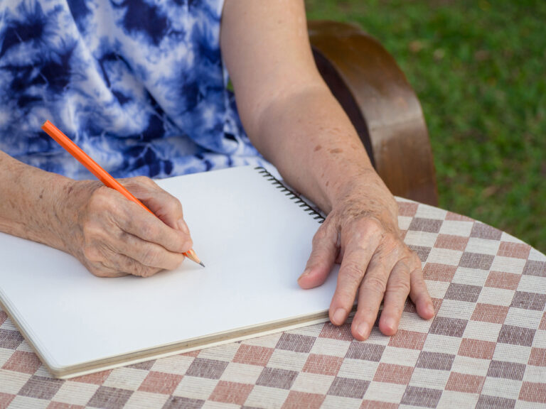 Left-Handers Day: Tools and Tips for Supporting Left-Handed Seniors in ...